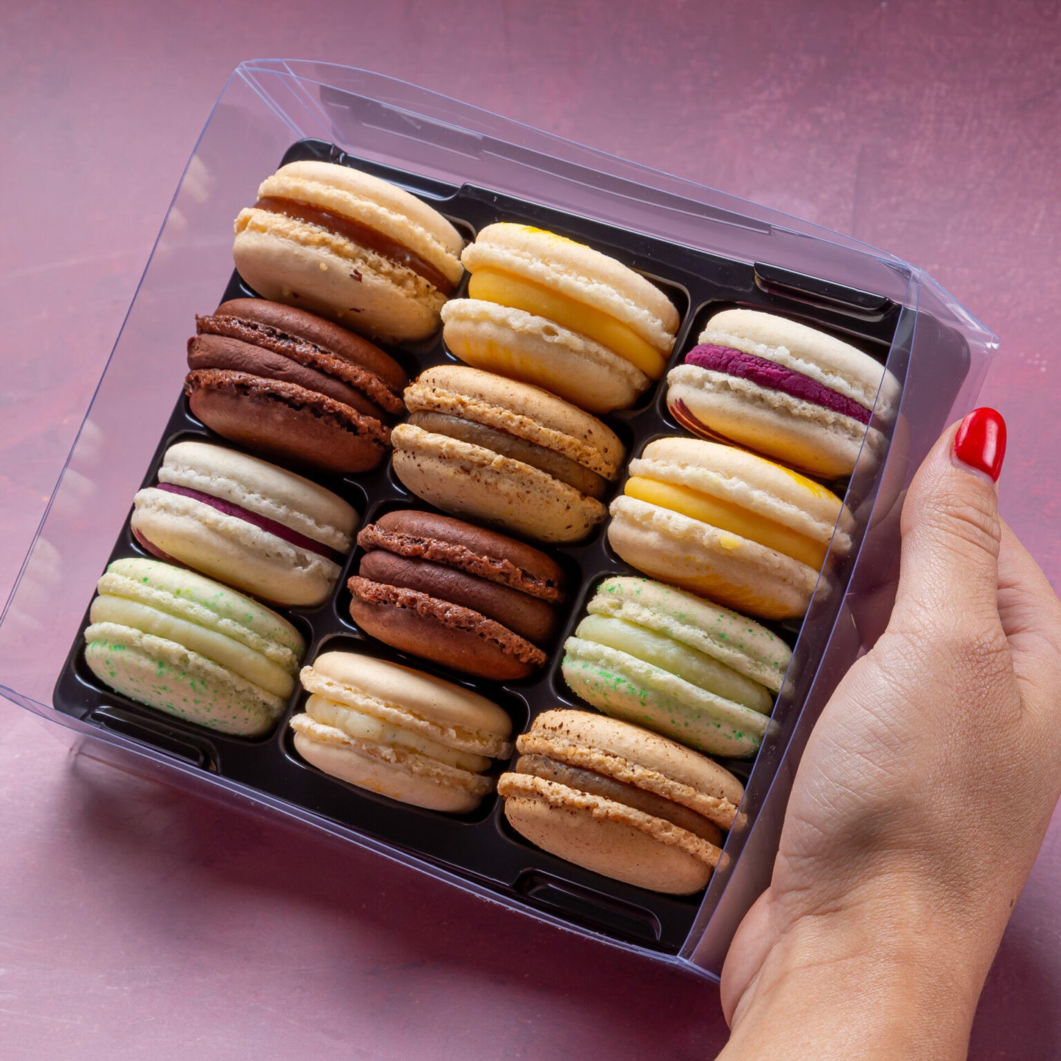 Coffret 12 Macarons | Maison Dufoux - Artisan Chocolatier en Bourgogne ...